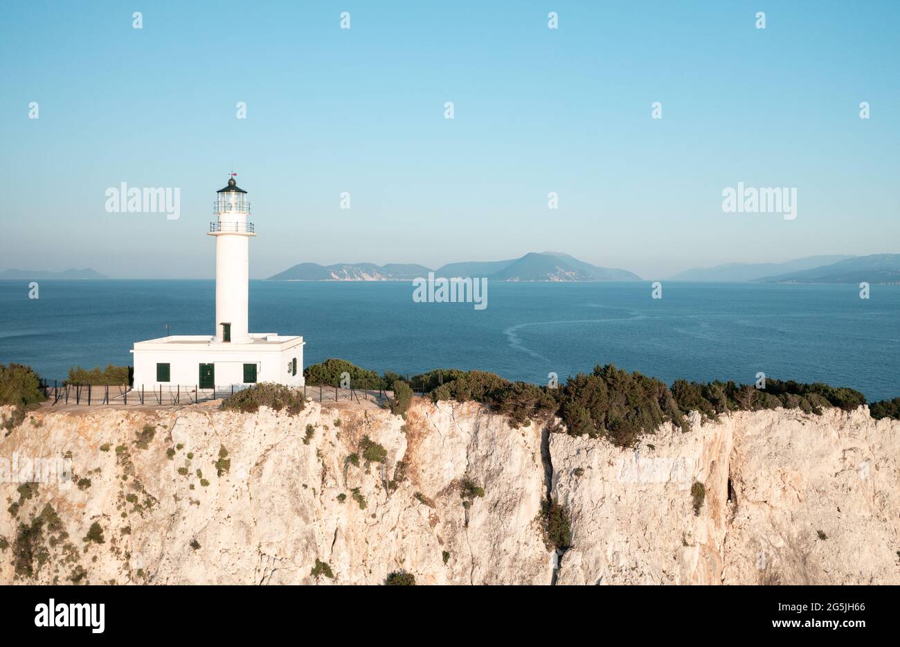 White lighthouse Stock Photo - Alamy