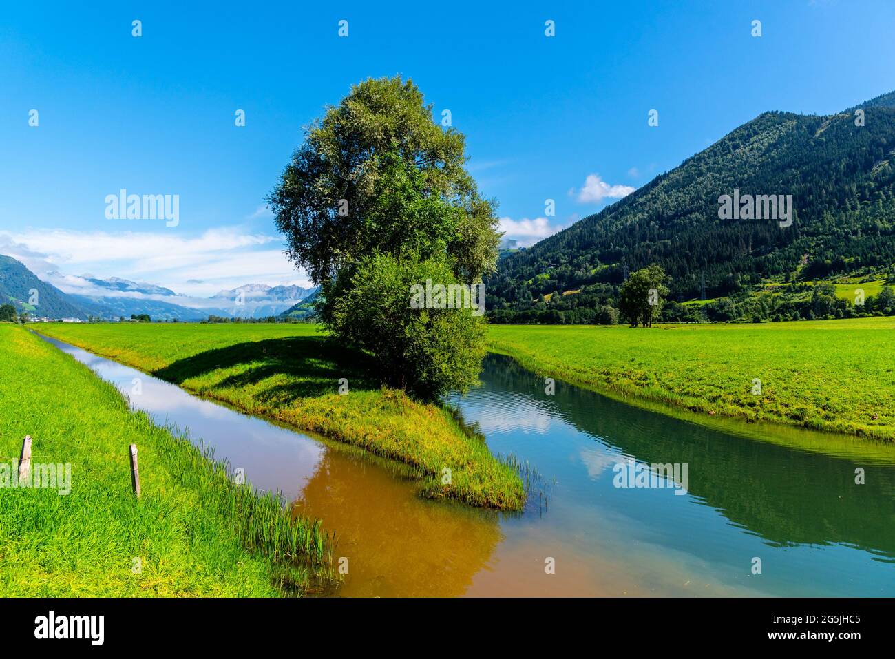 Broad wide river valley hi-res stock photography and images - Alamy