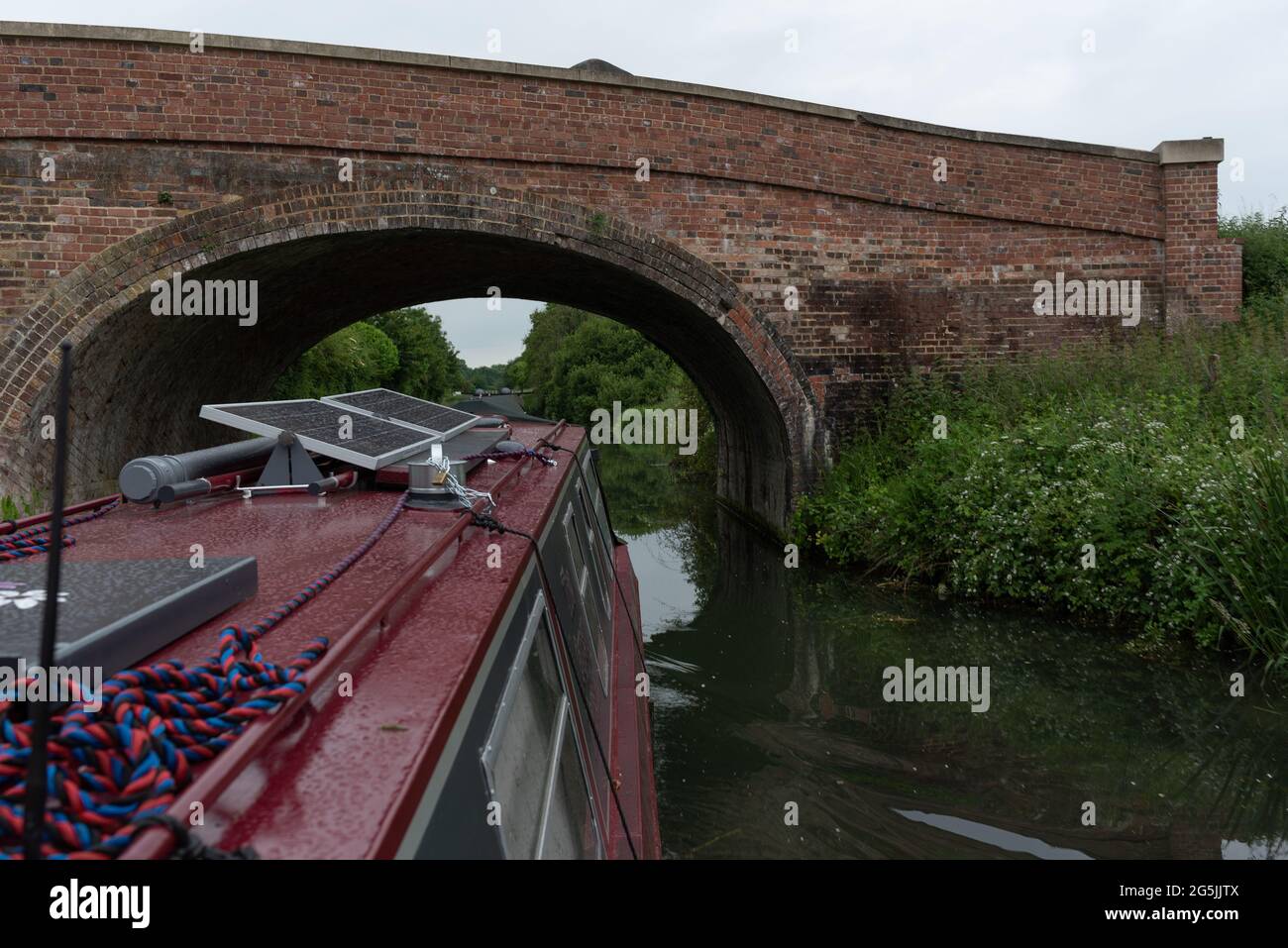 Barge going under road bridge Kennet and avon canal Stock Photo - Alamy