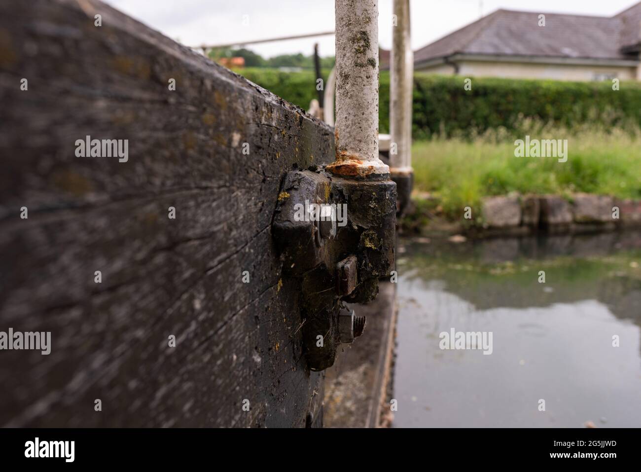 Canal lock gate mechanism hi-res stock photography and images - Alamy