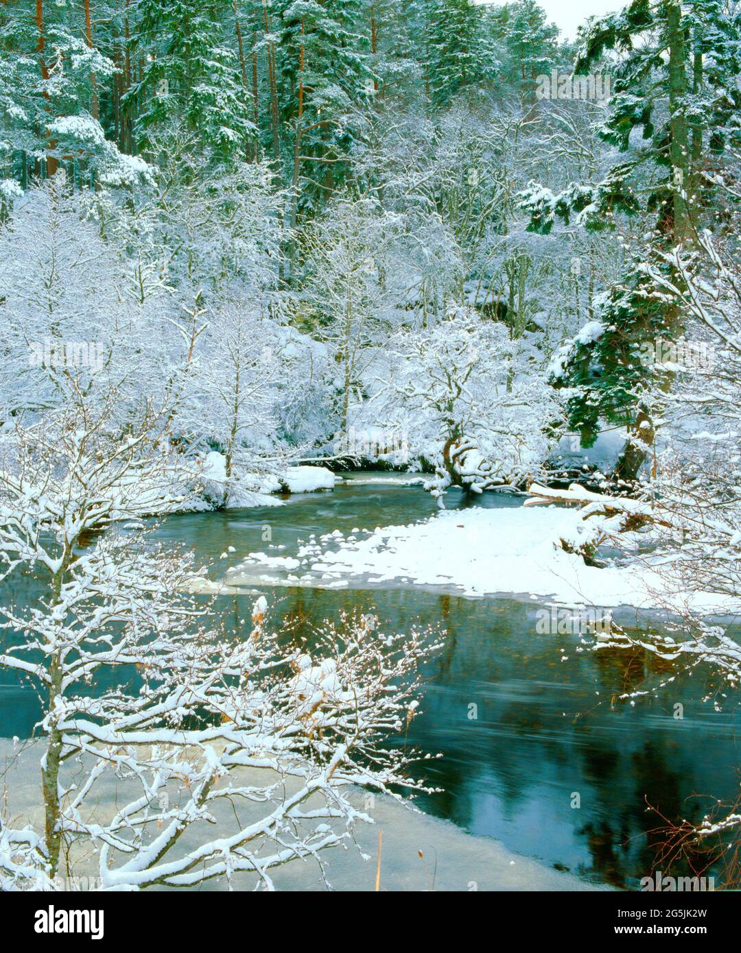 River in cold climate snow hi-res stock photography and images - Alamy