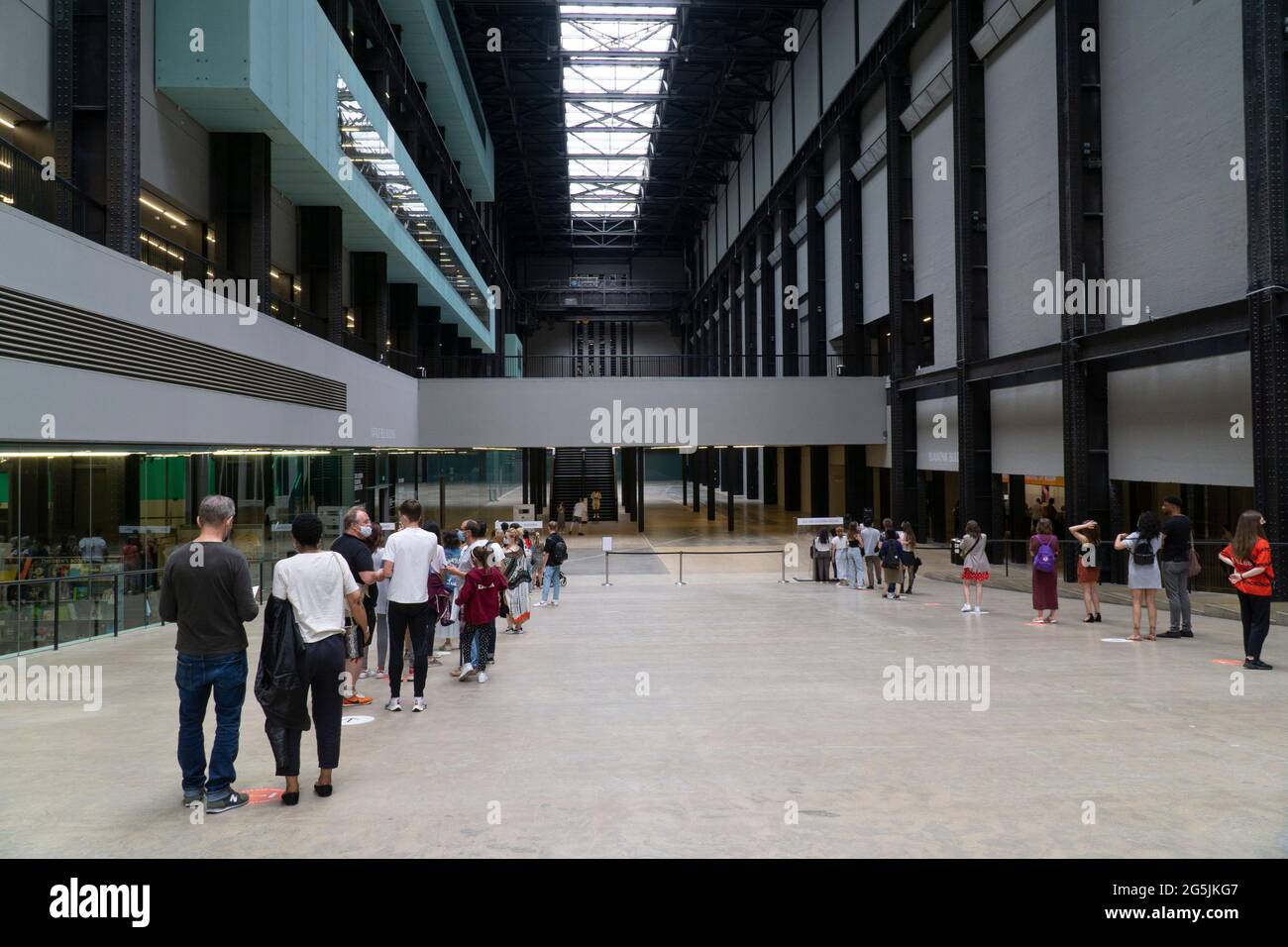 Hall at tate gallery london hi-res stock photography and images - Alamy