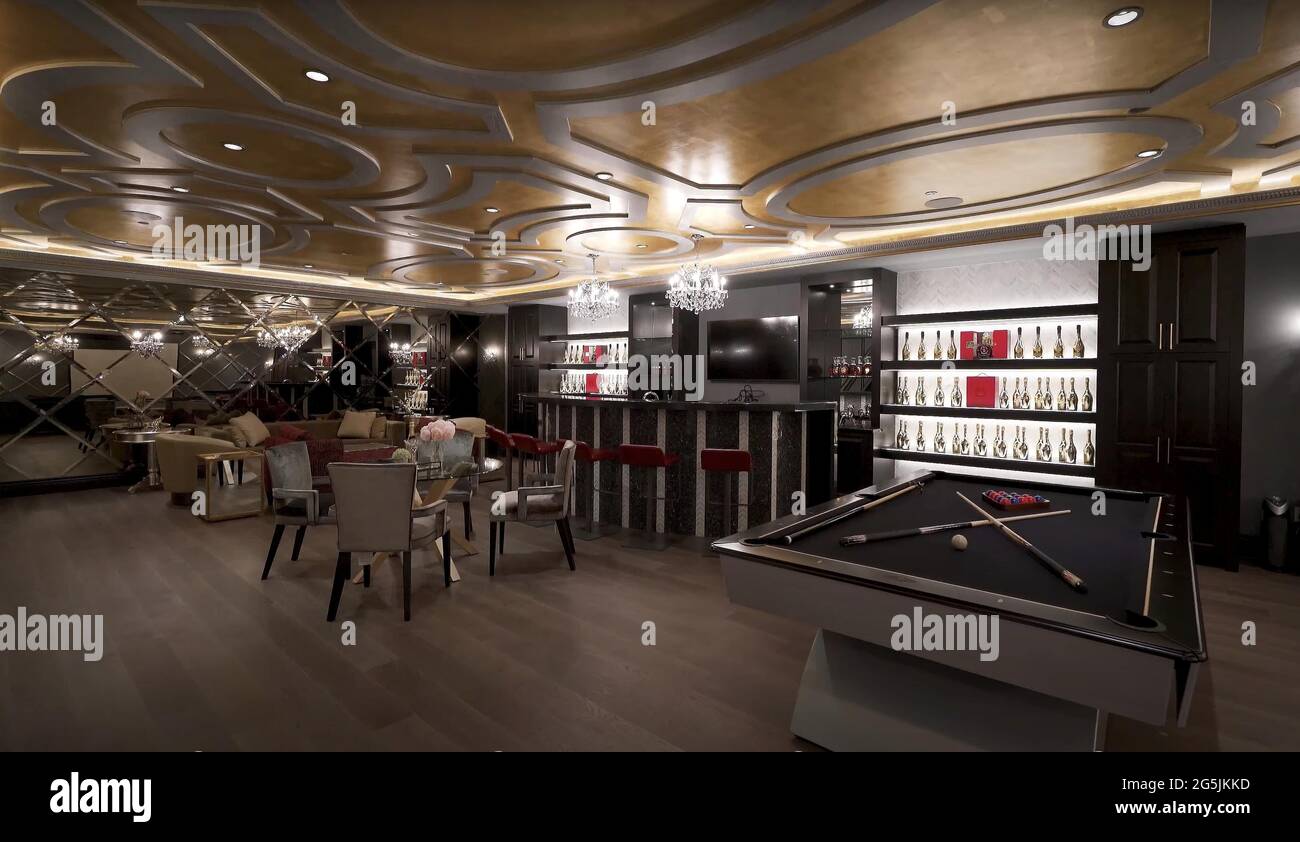 Elegant, Classic Free Time Activity Furniture in Luxurious Hobby Room ...