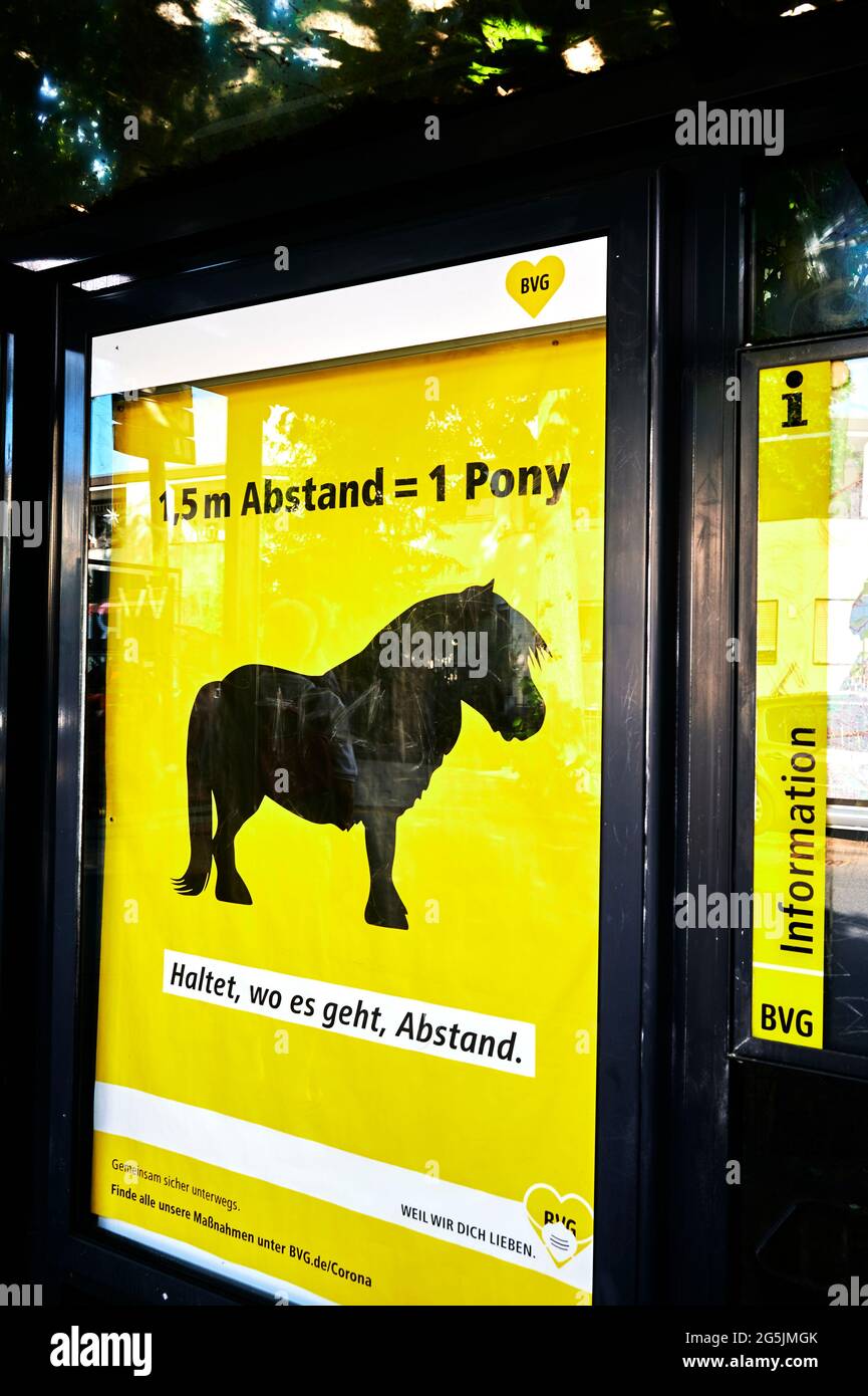 Bus stop sign berlin hi-res stock photography and images - Alamy