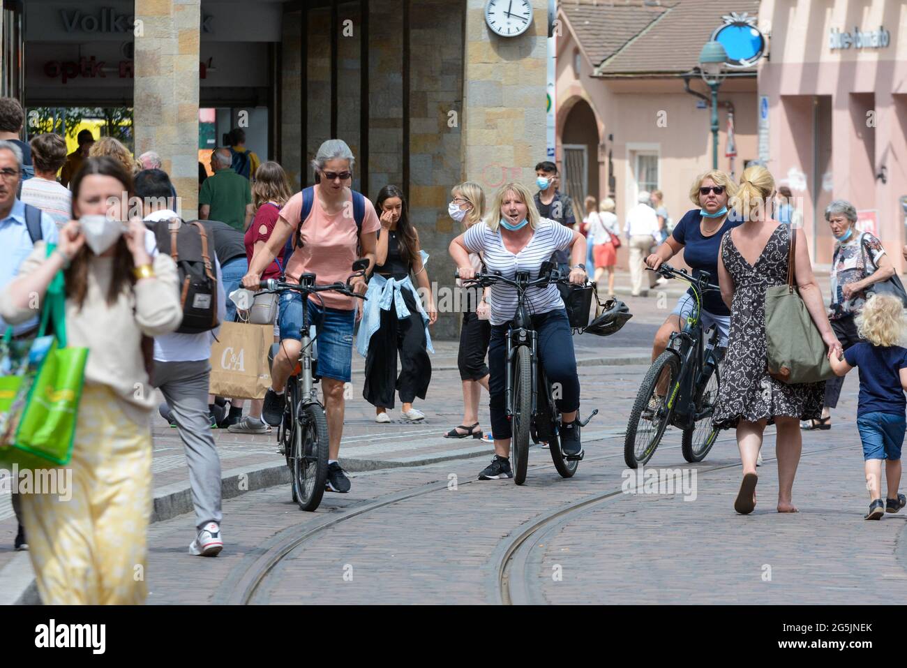 Pedestrian zone salzstrasse hi-res stock photography and images - Alamy