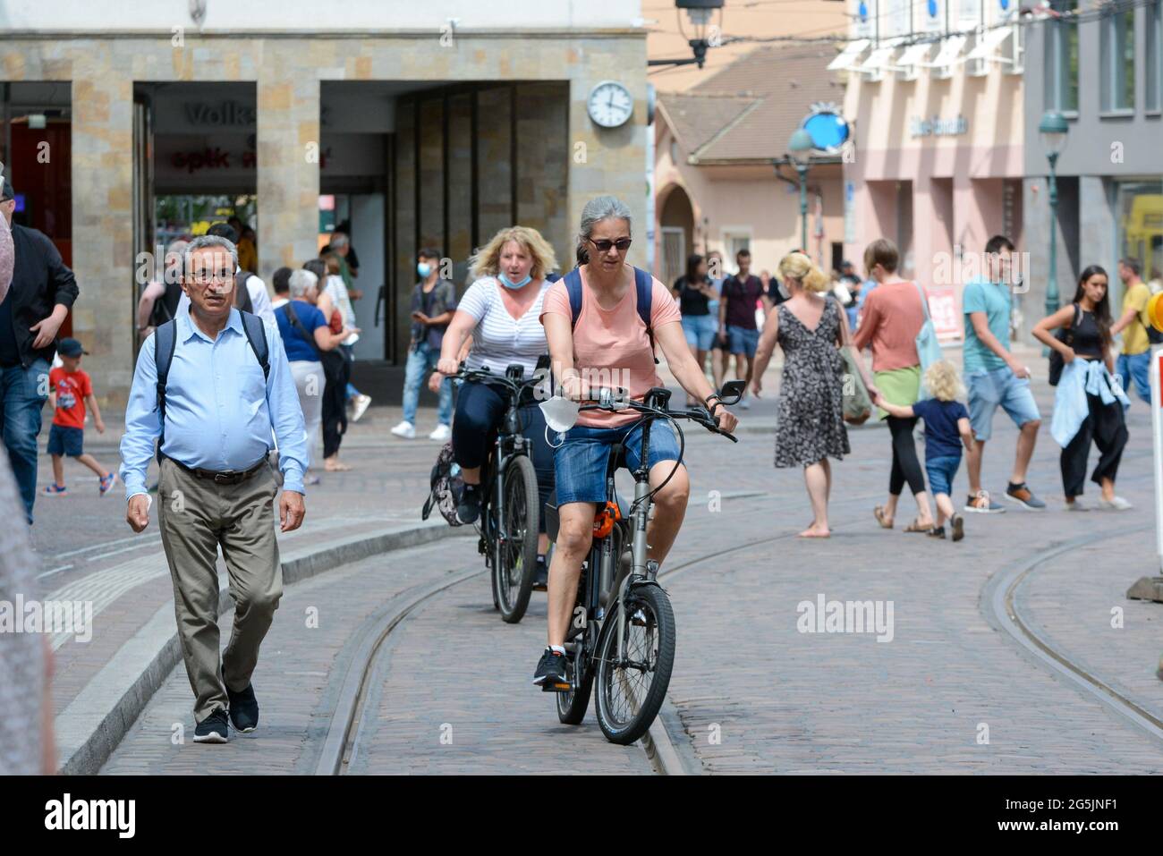 Pedestrian zone salzstrasse hi-res stock photography and images - Alamy