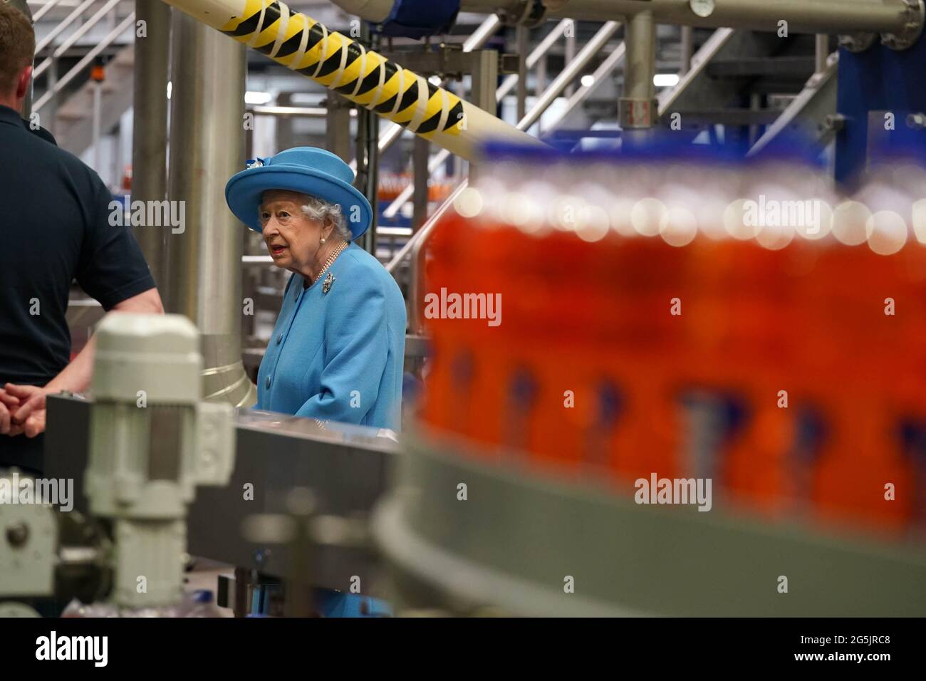 Queen elizabeth ii during a visit to ag hi-res stock photography and ...