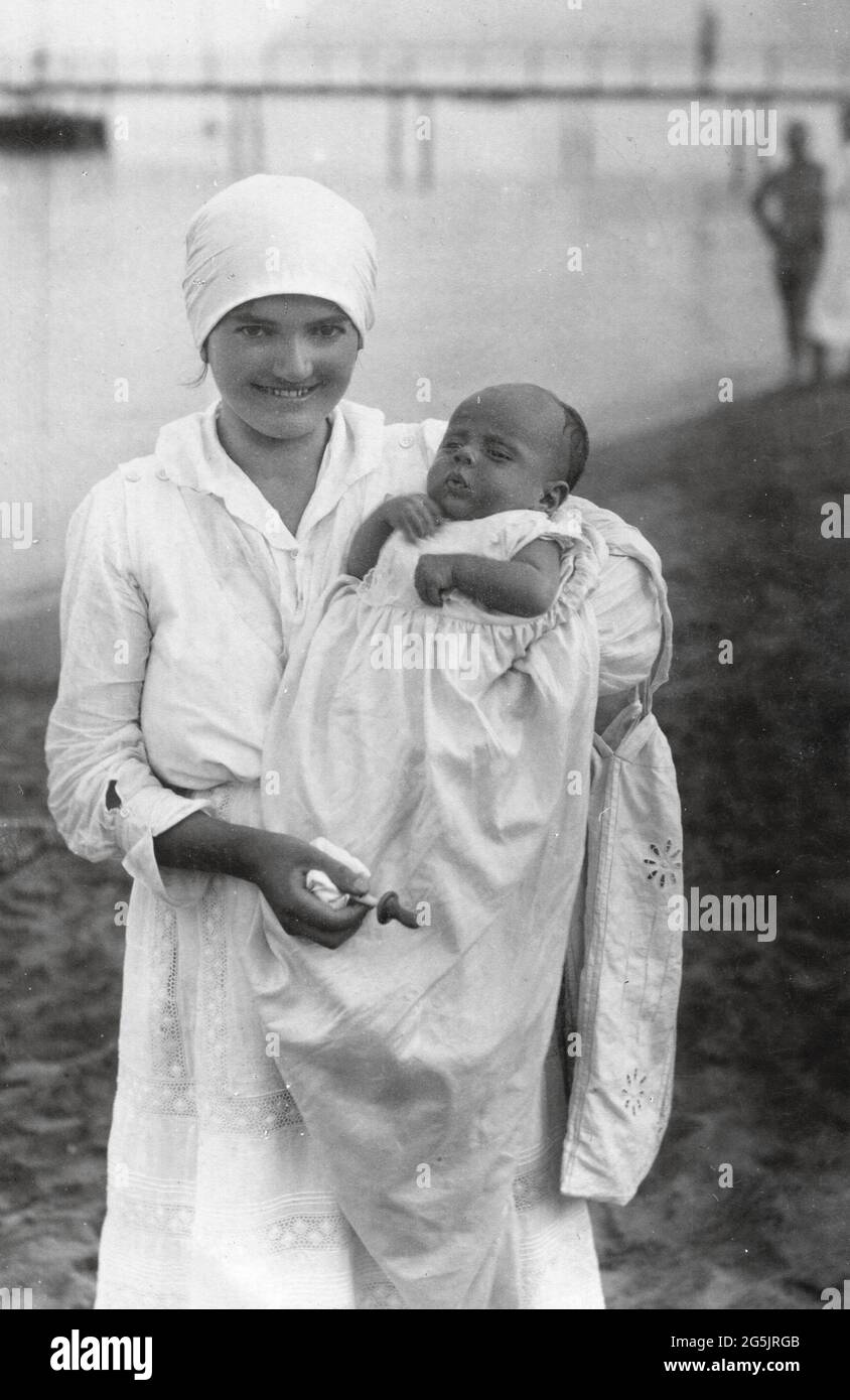Italian woman with african child 1930 about Stock Photo - Alamy