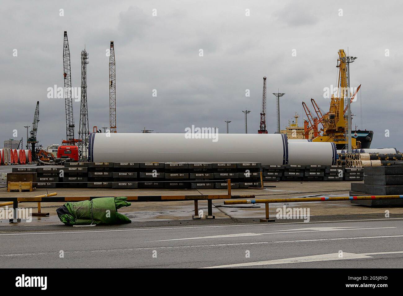 April 5, 2018-Pohang, South Korea-Genral View of POSCO STEEL plant in ...