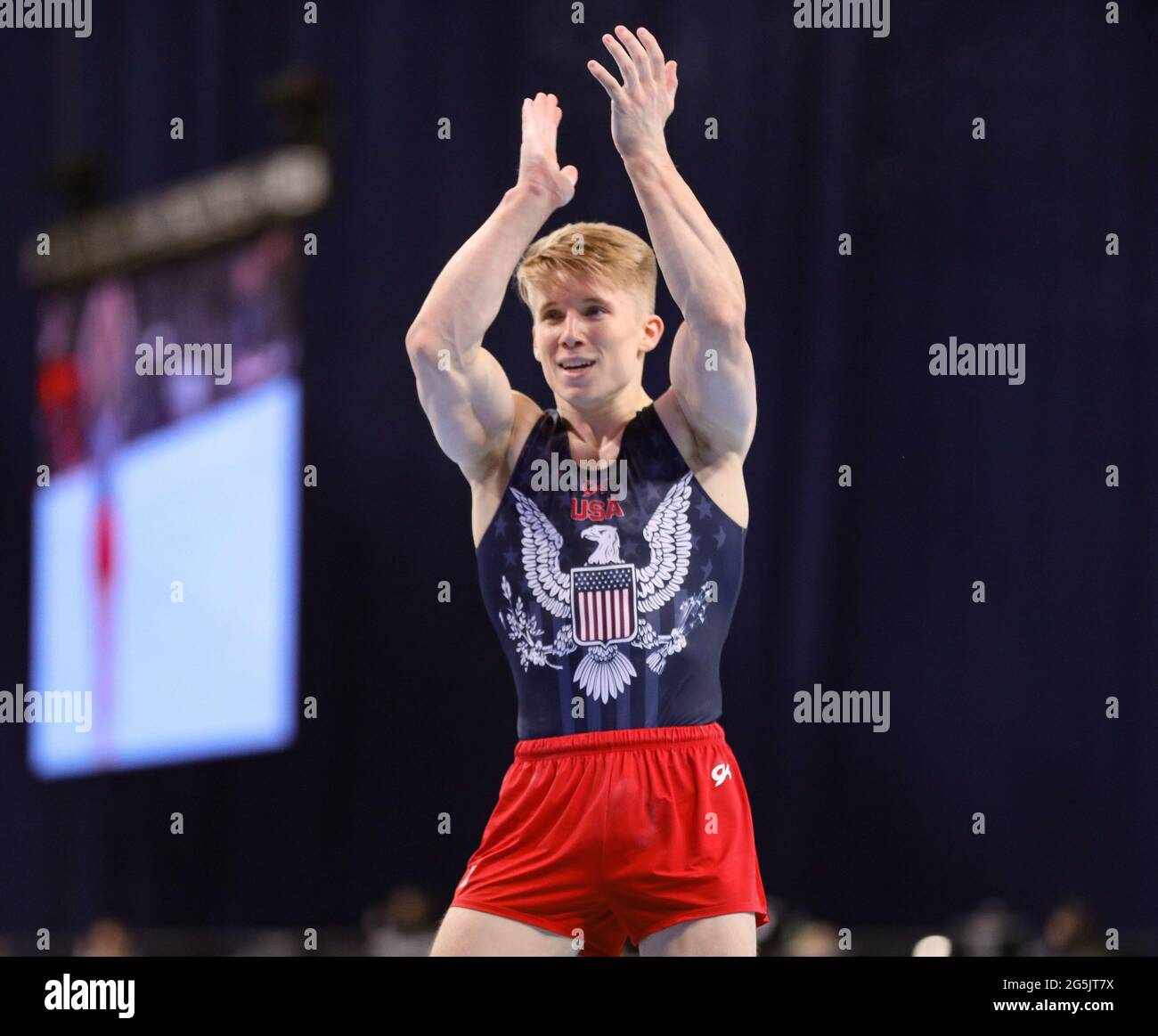 June 265, 2021: Shane Wiskus claps after his floor routine during Day 2 ...