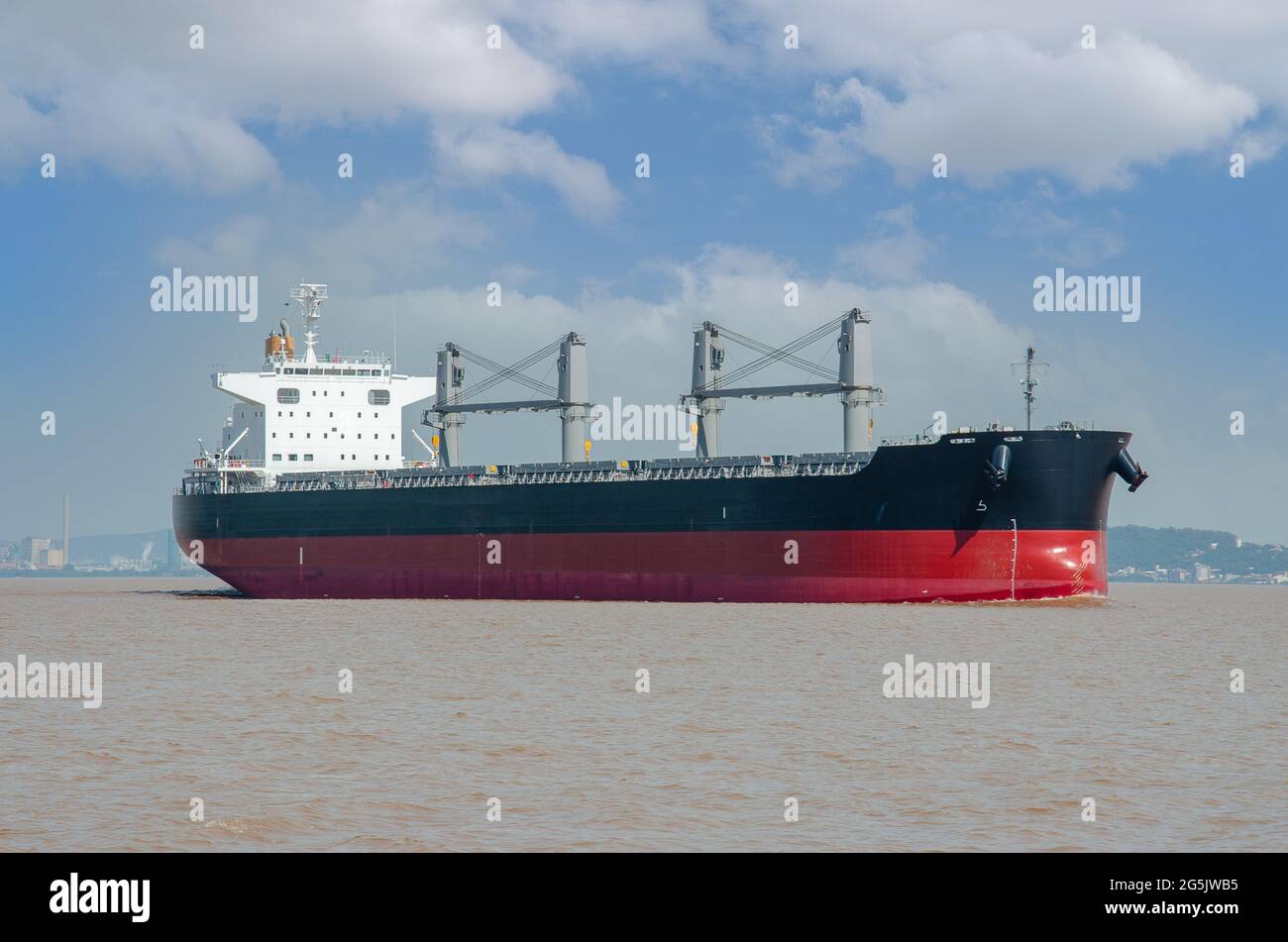 Red and black container ship hi-res stock photography and images - Alamy