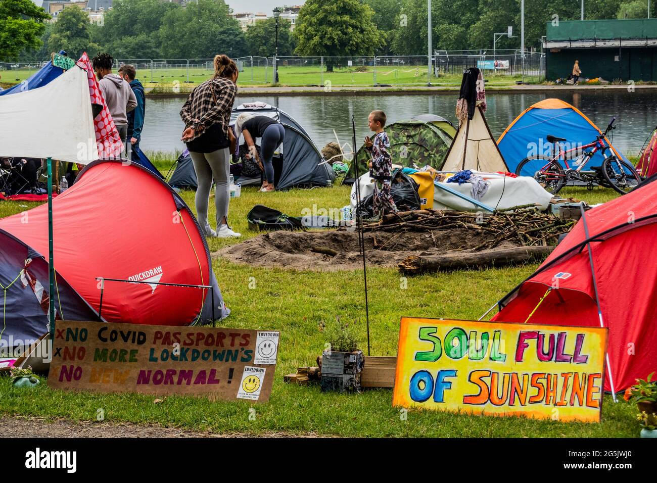 Empty bell tents hi-res stock photography and images - Alamy