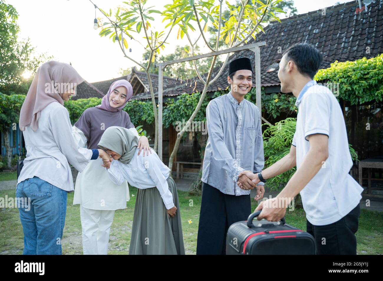 Muslim husband and wife hi-res stock photography and images - Alamy