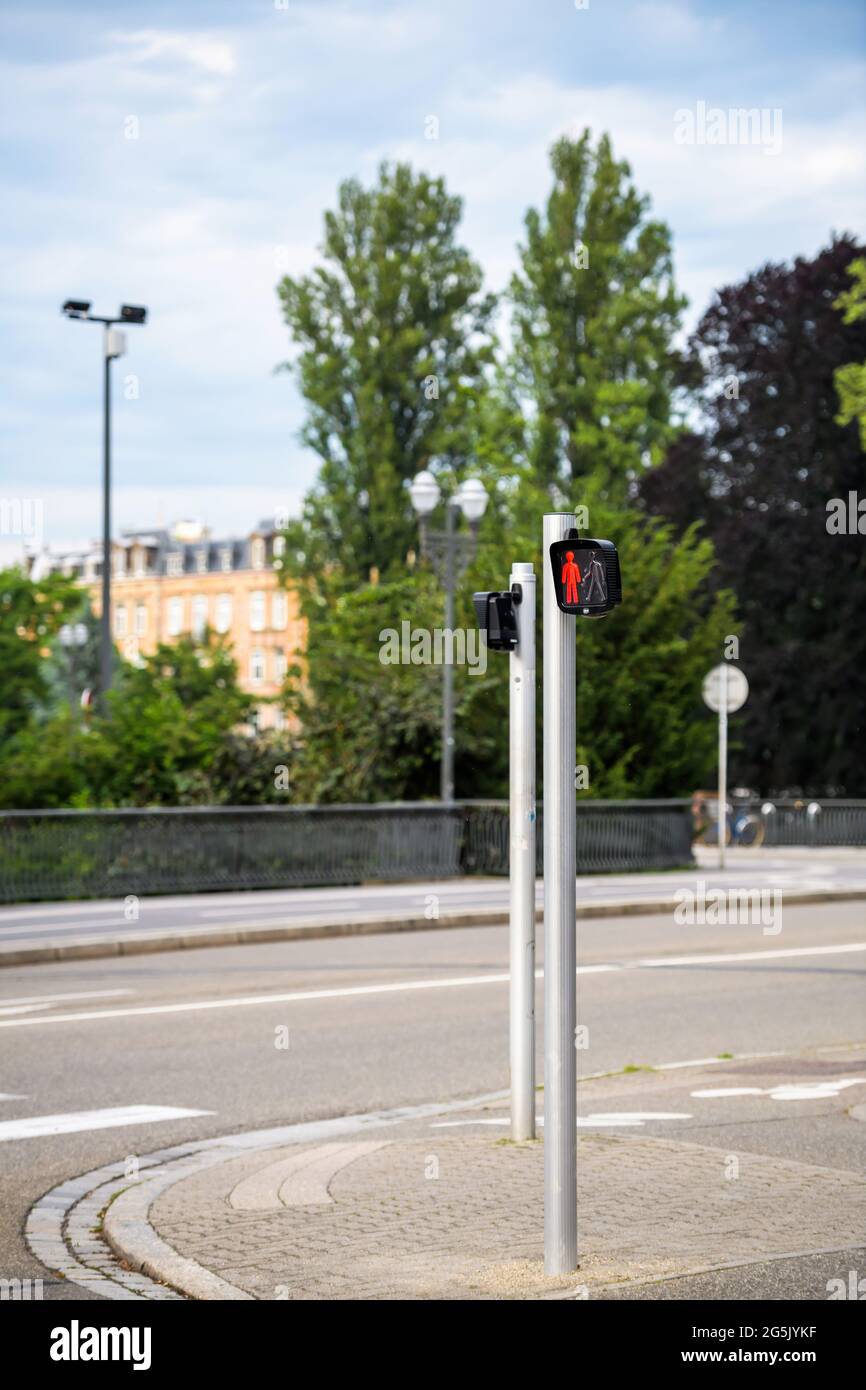 Red light for pedestrians in city center Stock Photo - Alamy