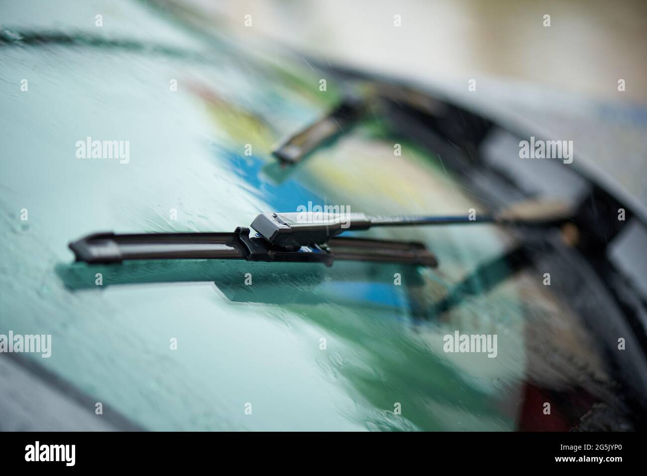 Working windshield wiper of a car from raindrops Stock Photo - Alamy