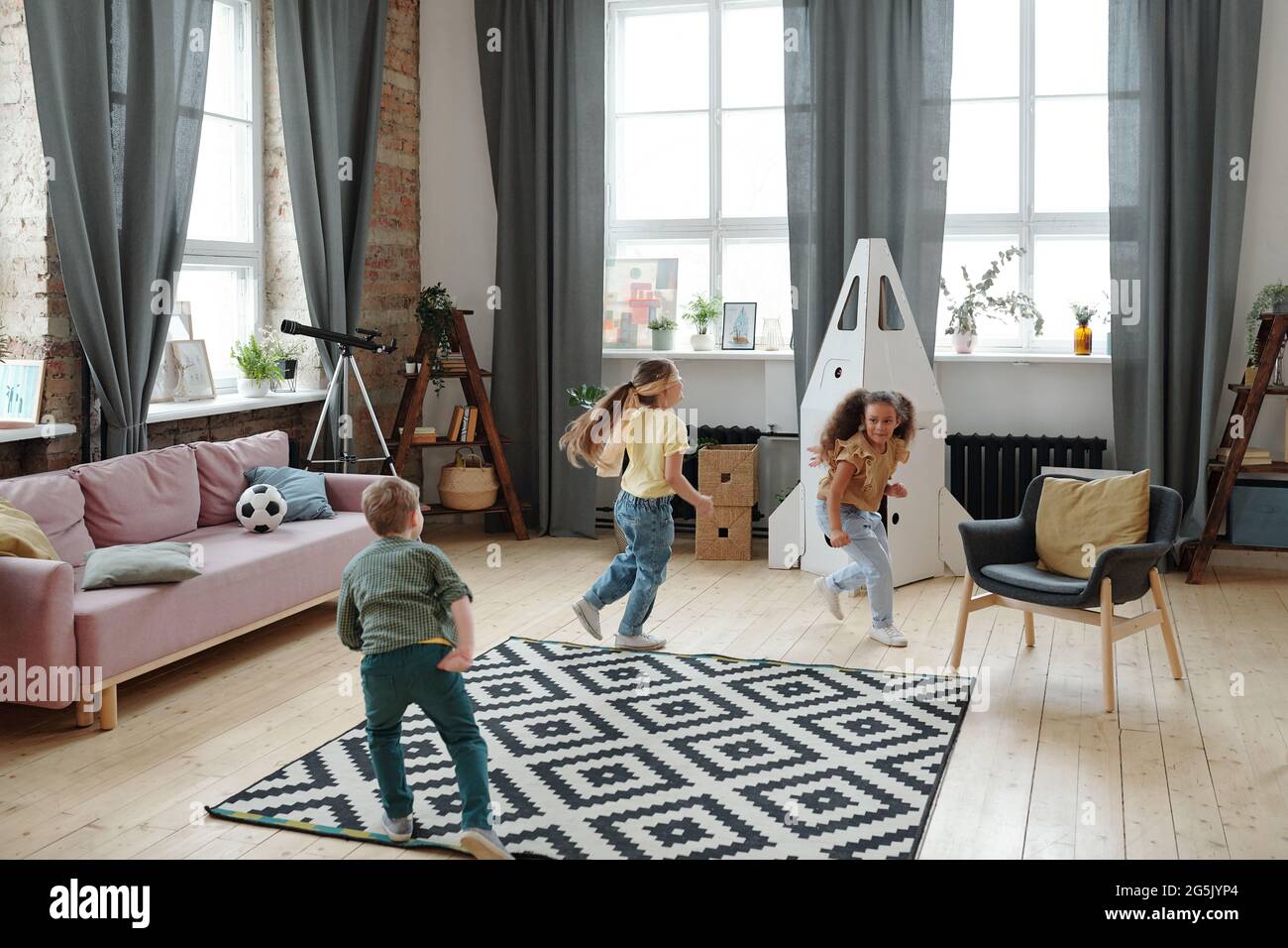 Playing catch with kids hi-res stock photography and images - Alamy