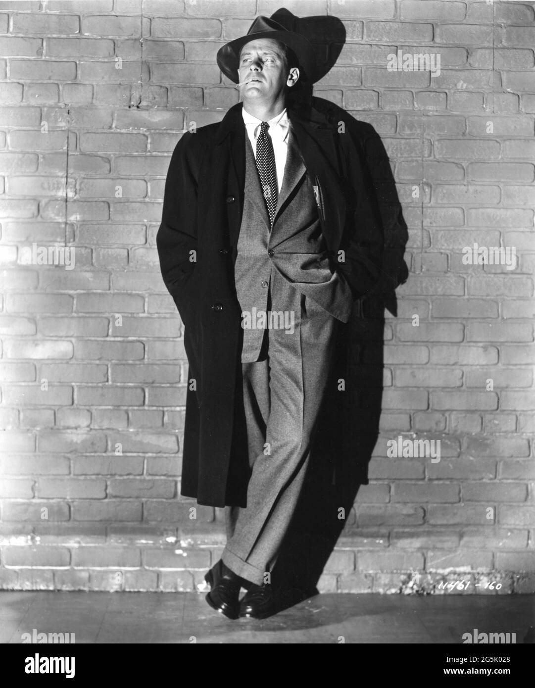 WILLIAM HOLDEN in UNION STATION 1950 director RUDOLPH MATÉ story Thomas ...