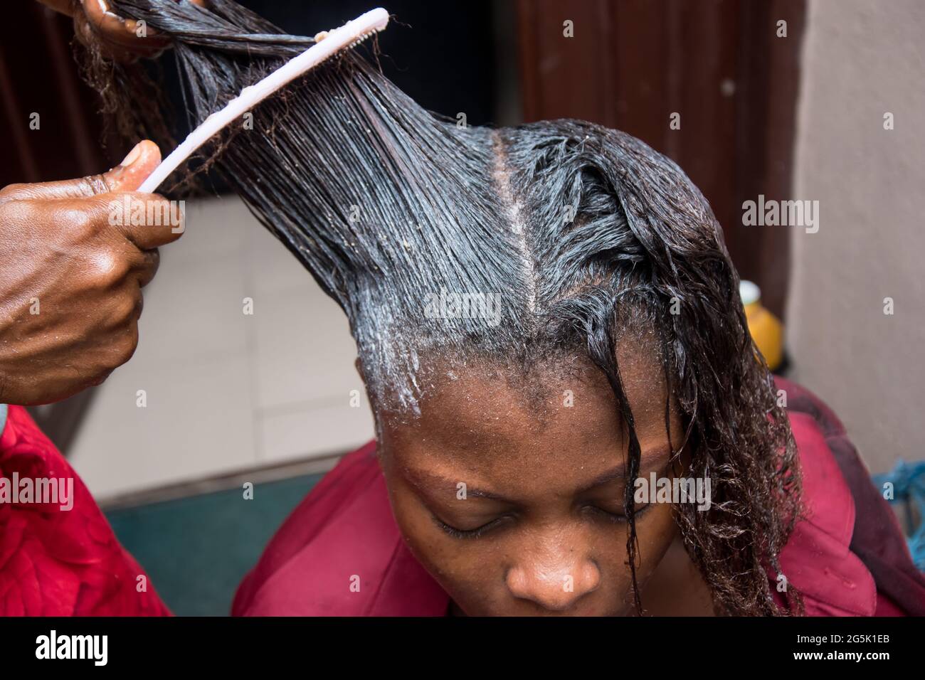 Woman shampooing hair hi-res stock photography and images - Alamy