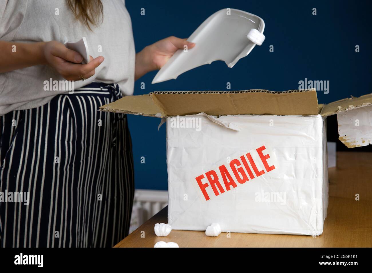 Delivery package angry hi-res stock photography and images - Alamy