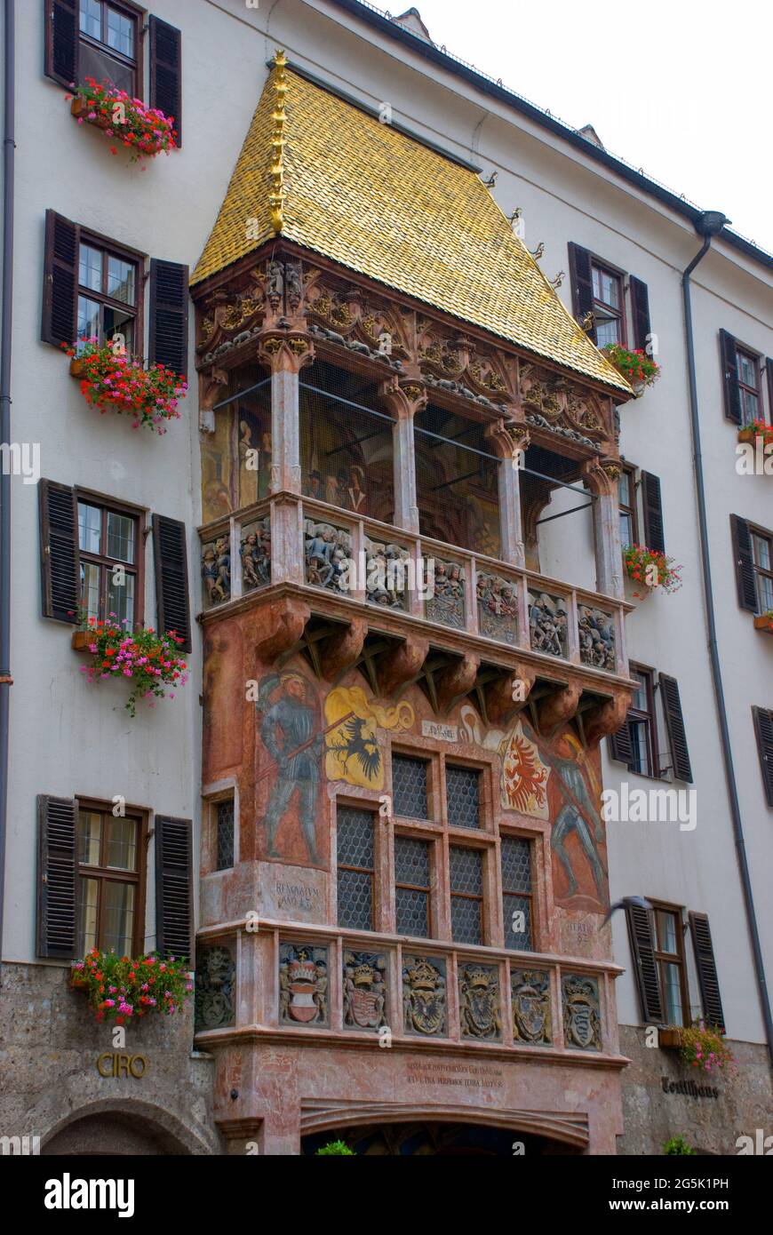 Goldenes dachl in innsbruck hi-res stock photography and images - Alamy