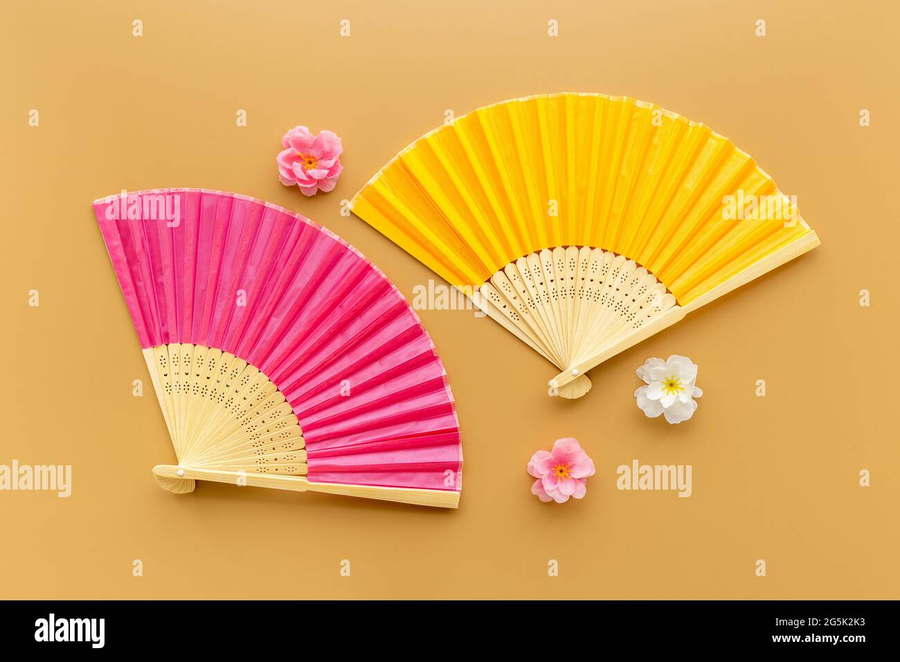 Chinese style hand fan made of bamboo and paper Stock Photo - Alamy