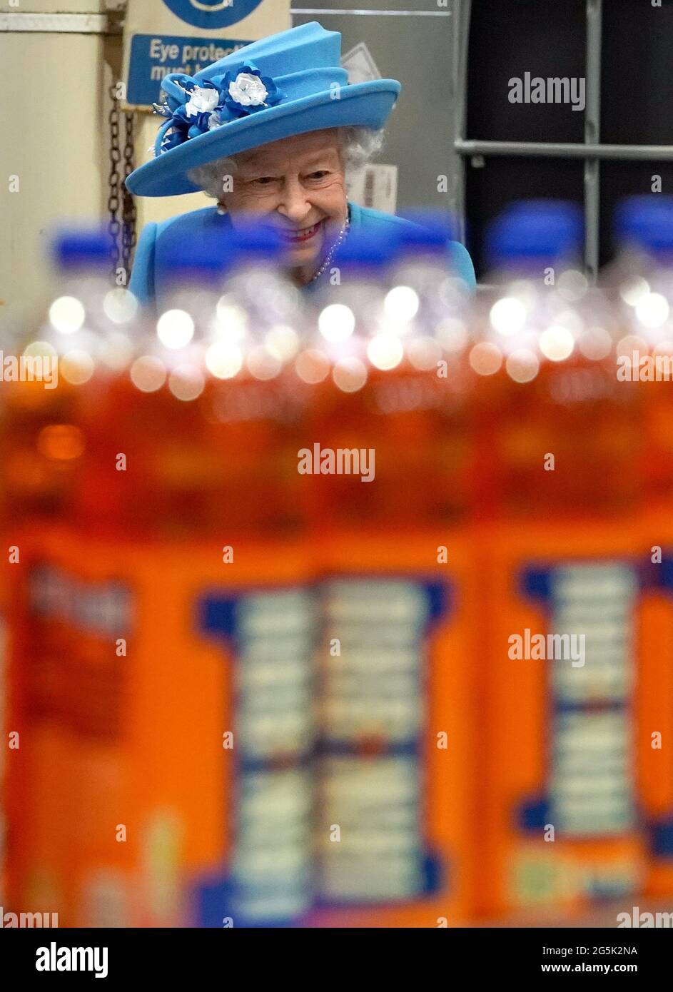 Queen elizabeth ii during a visit to ag hi-res stock photography and ...
