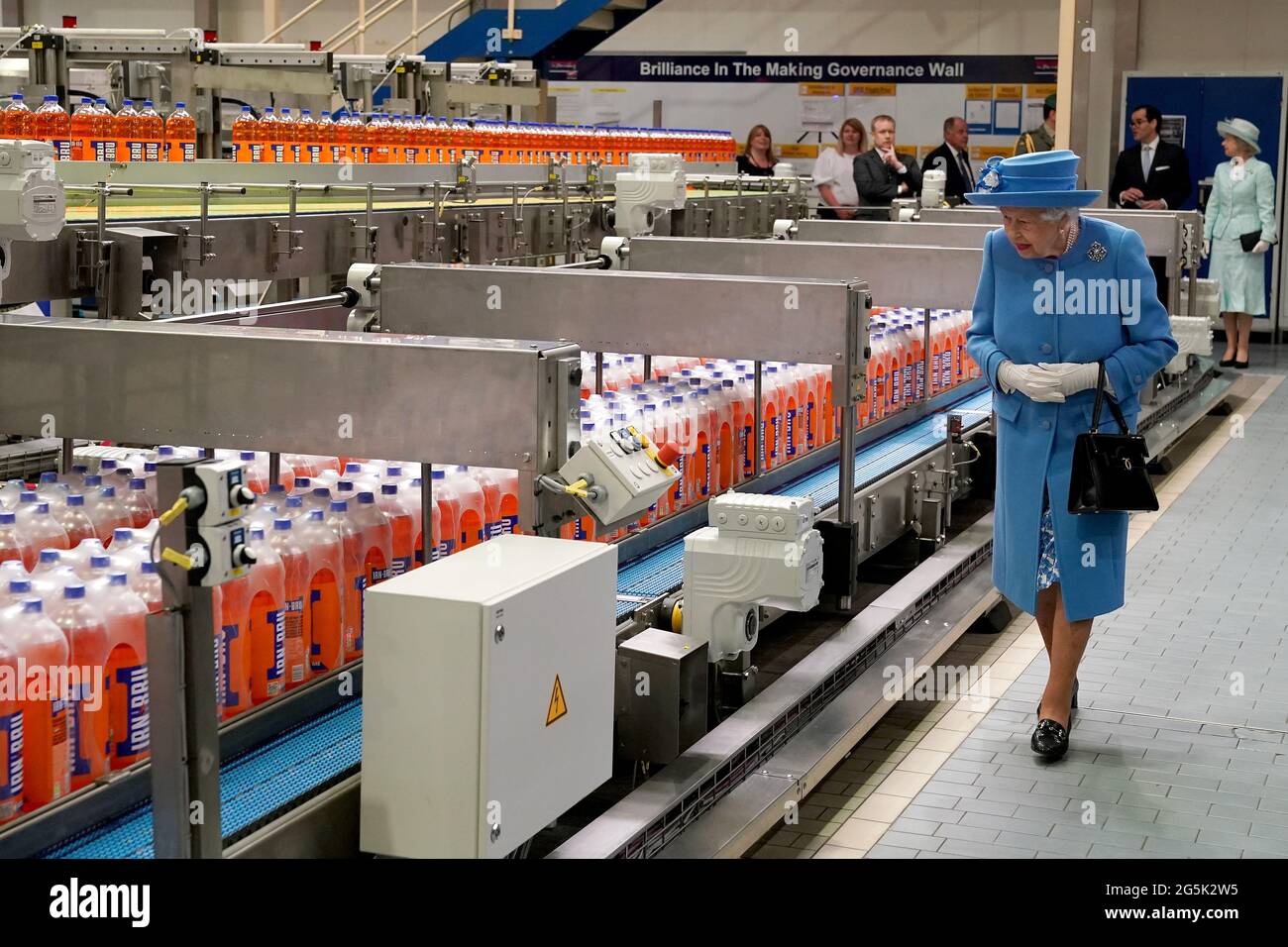 Queen elizabeth ii during a visit to ag hi-res stock photography and ...