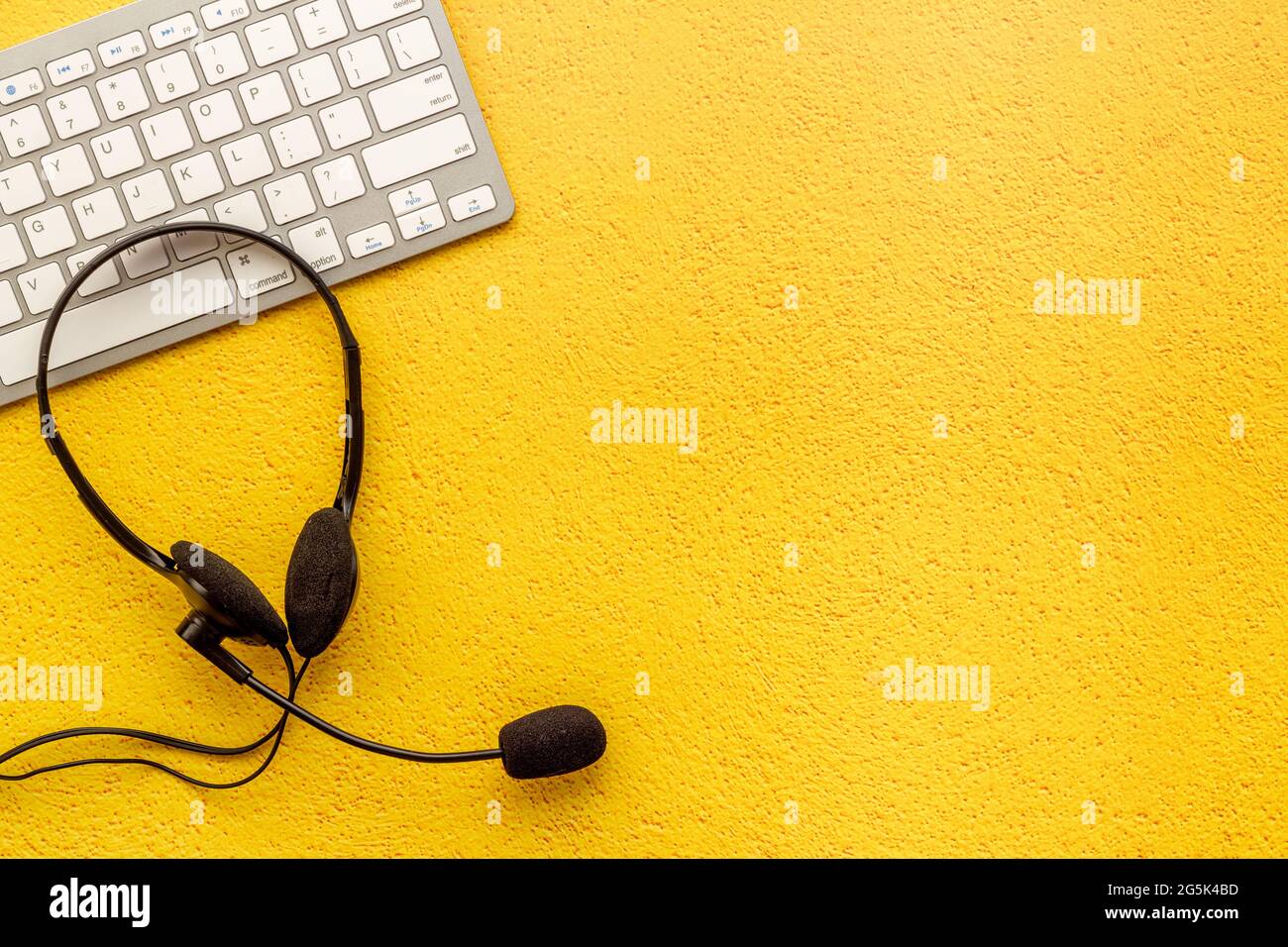 Voip headset and computer laptop. Customer service help Stock Photo - Alamy