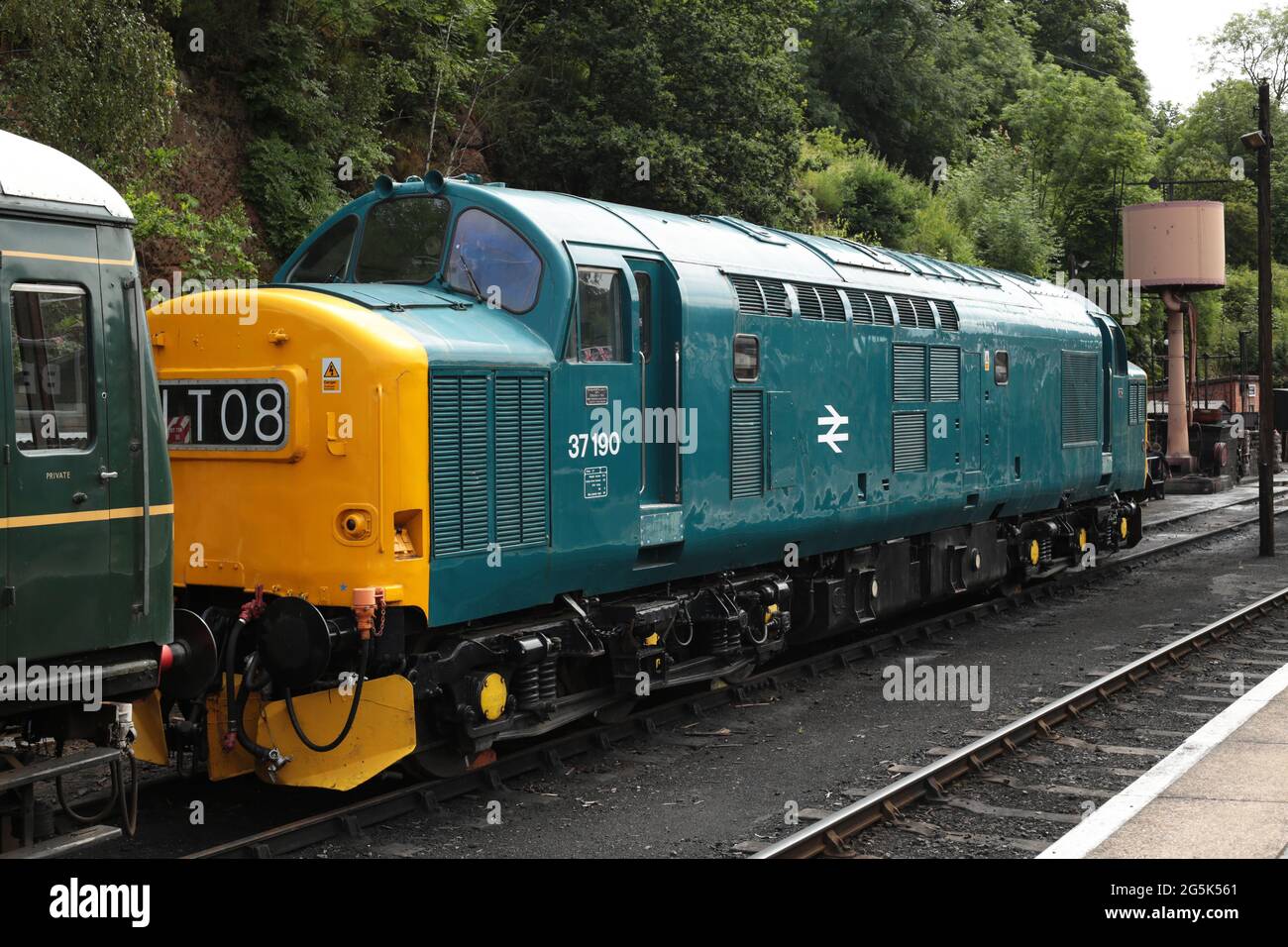 British rail class 37 locomotive hi-res stock photography and images ...
