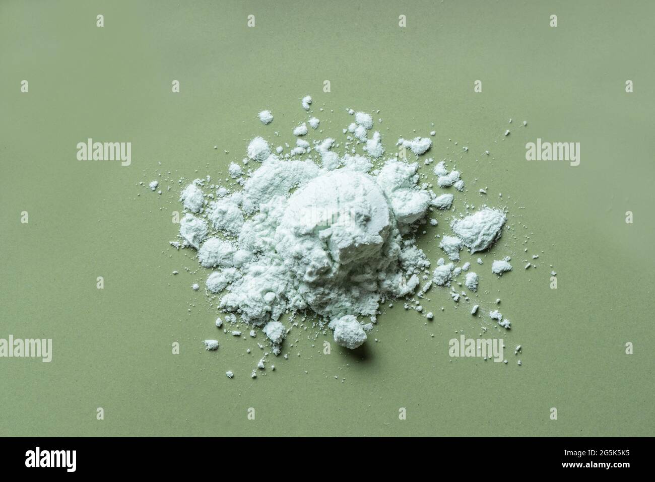 Alginate mask powder or green cosmetic clay bentonite powder, dry body ...