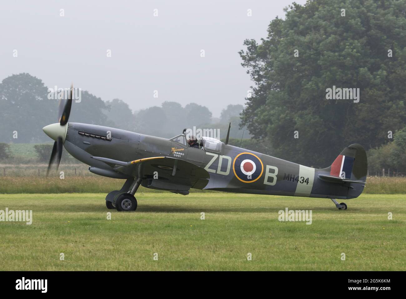 G-ASJV MH434 Supermarine Spitfire at Headcorn Airfield Airshow 27 June ...