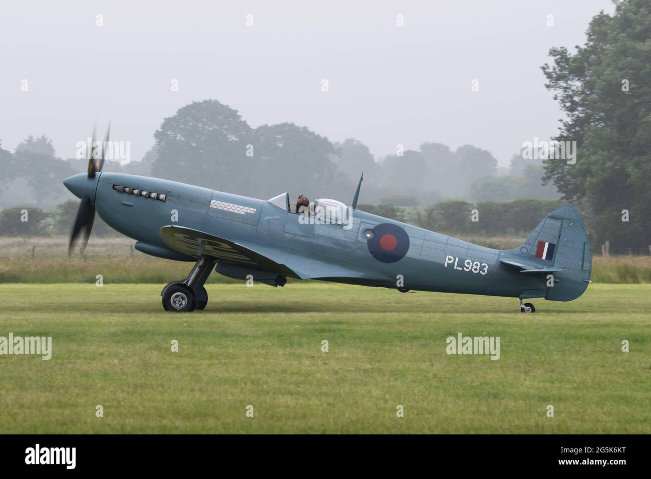 PRXI PL983 Supermarine Spitfire at Headcorn Airfield Airshow 27 June ...