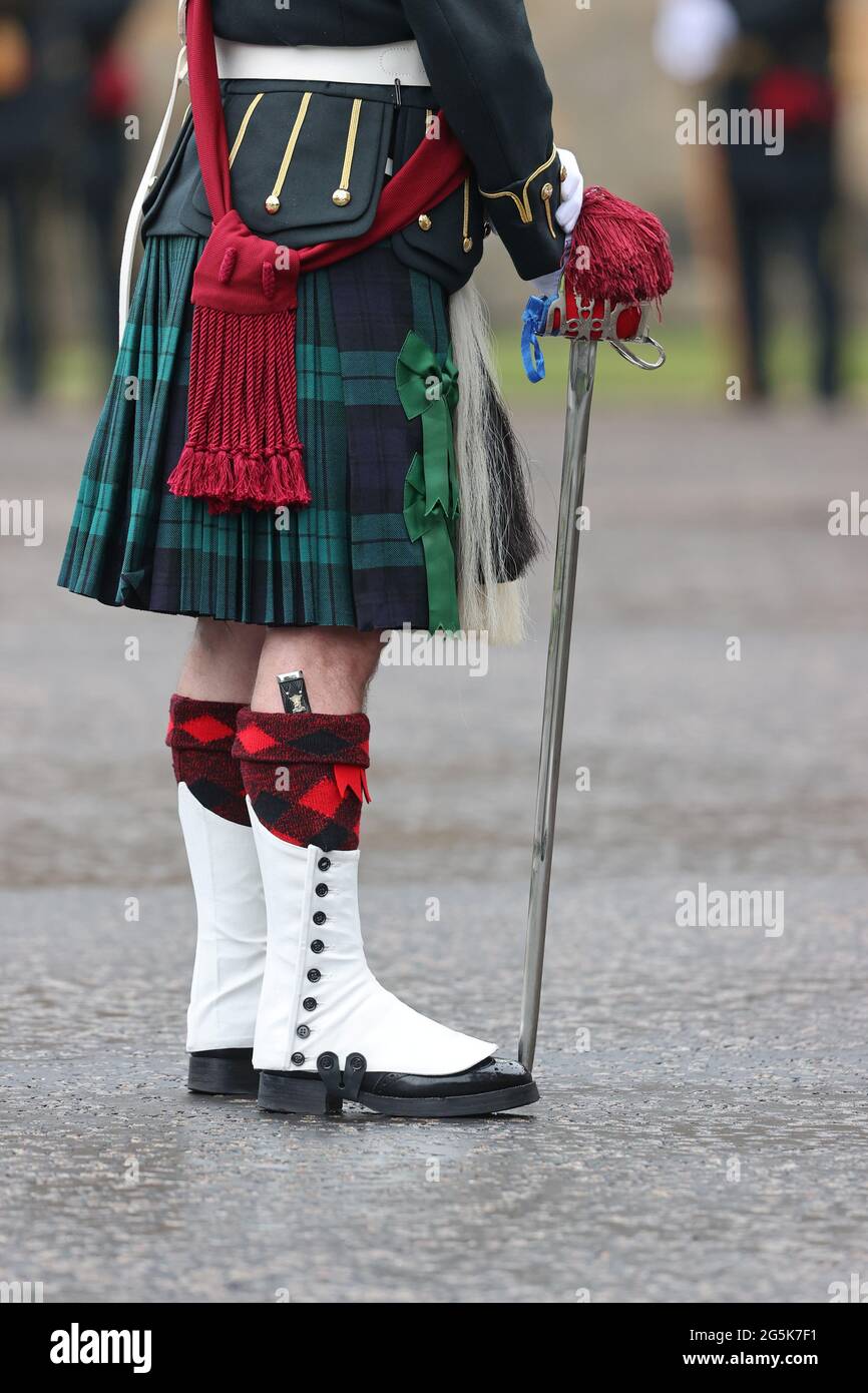 Royal regiment of scotland soldier hi-res stock photography and images ...