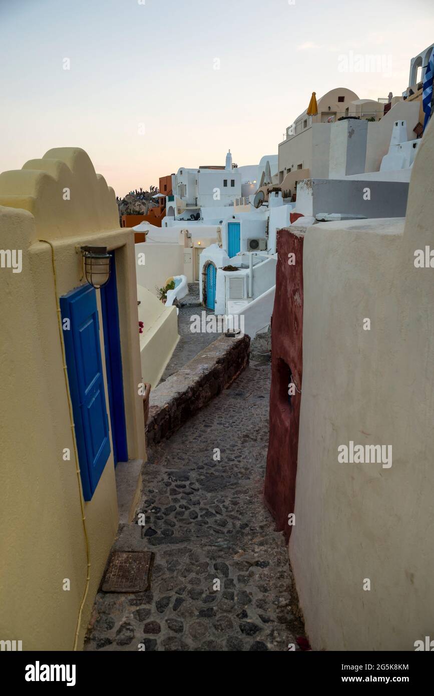 Narrow Stone Walkways High Resolution Stock Photography and Images - Alamy