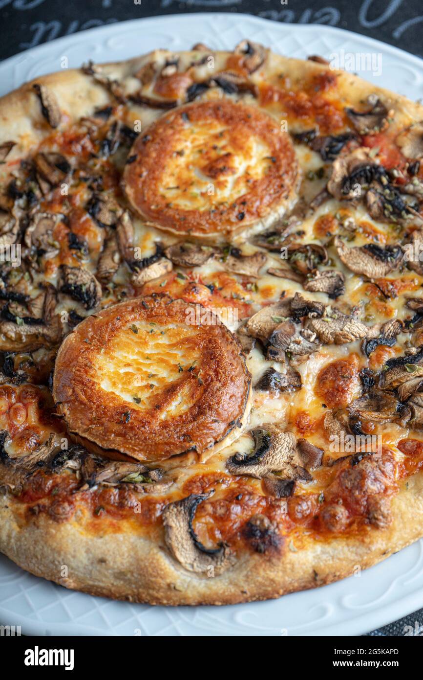 Mountain-style pizza close up. Italian food Stock Photo - Alamy