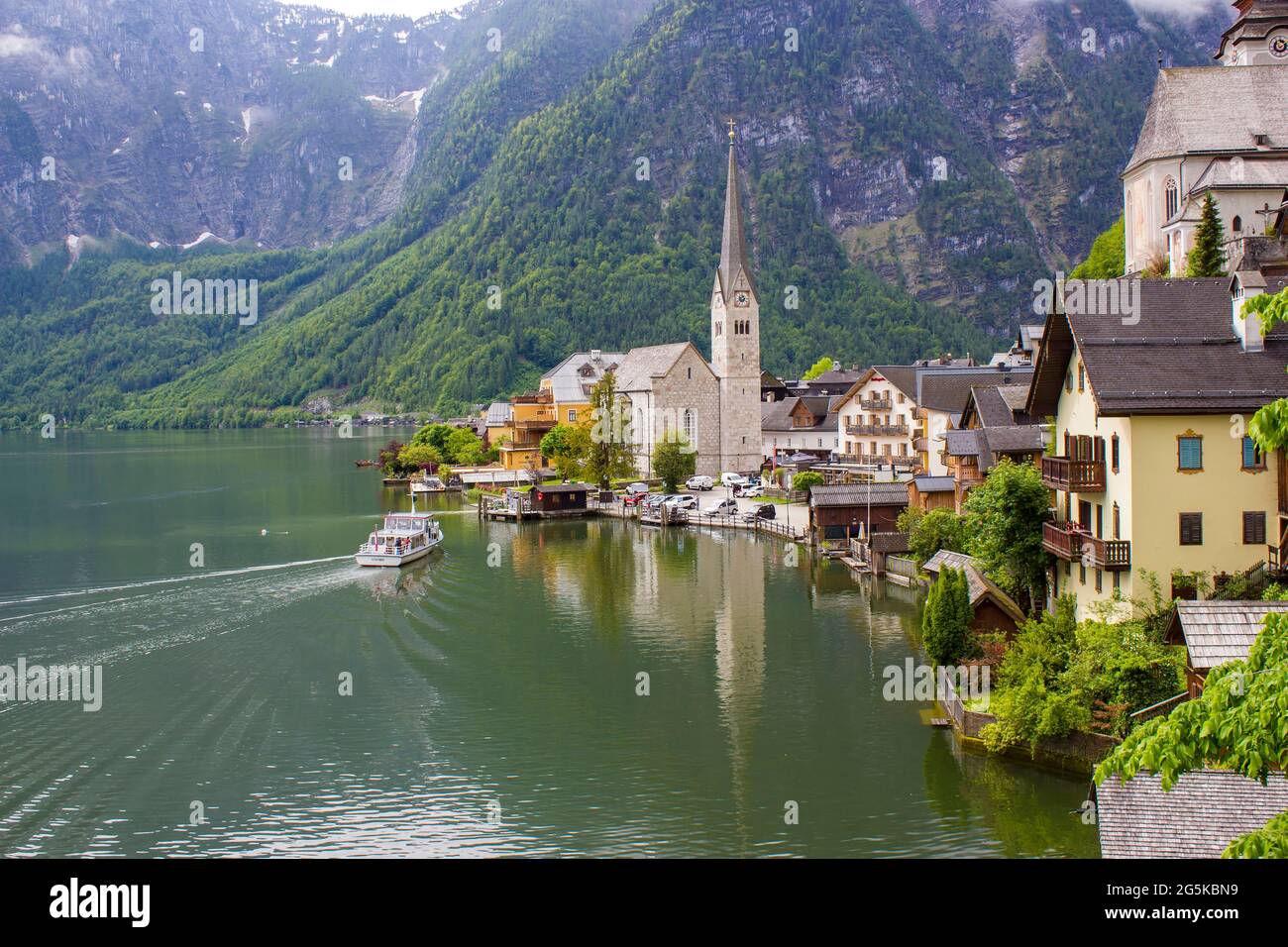 view of famous Hallstatt mountain village with Hallstatter lake See ...