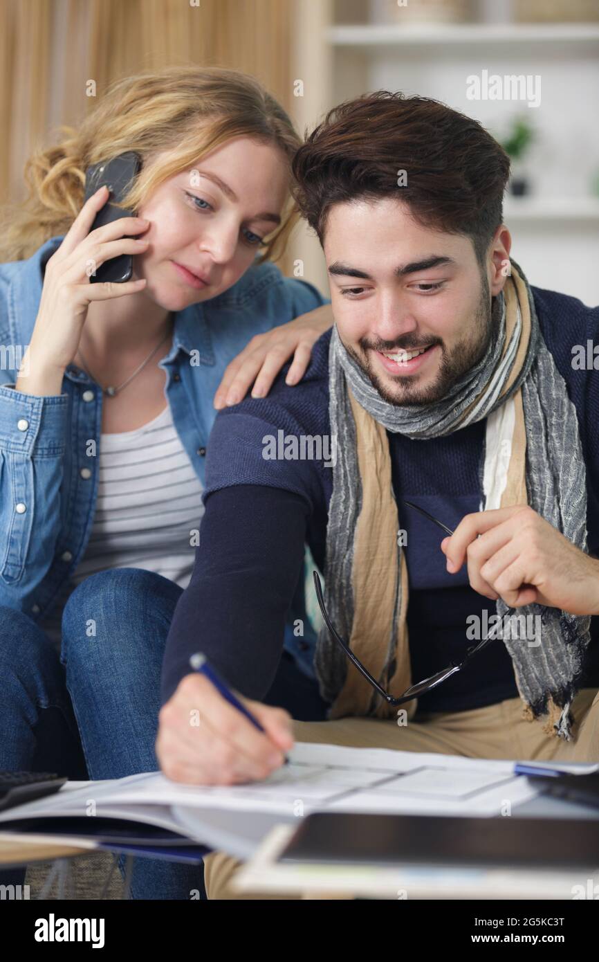 Smile planning couple paperwork hi-res stock photography and images - Alamy