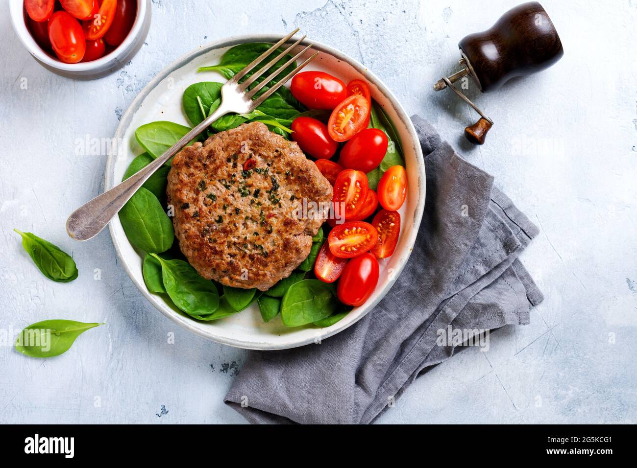 Grilled steak of beef with cherry tomatoes and spinach, garlic ...
