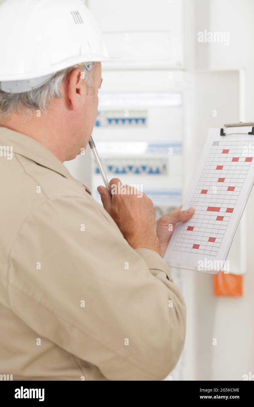 Construction worker with a clipboard hi-res stock photography and ...