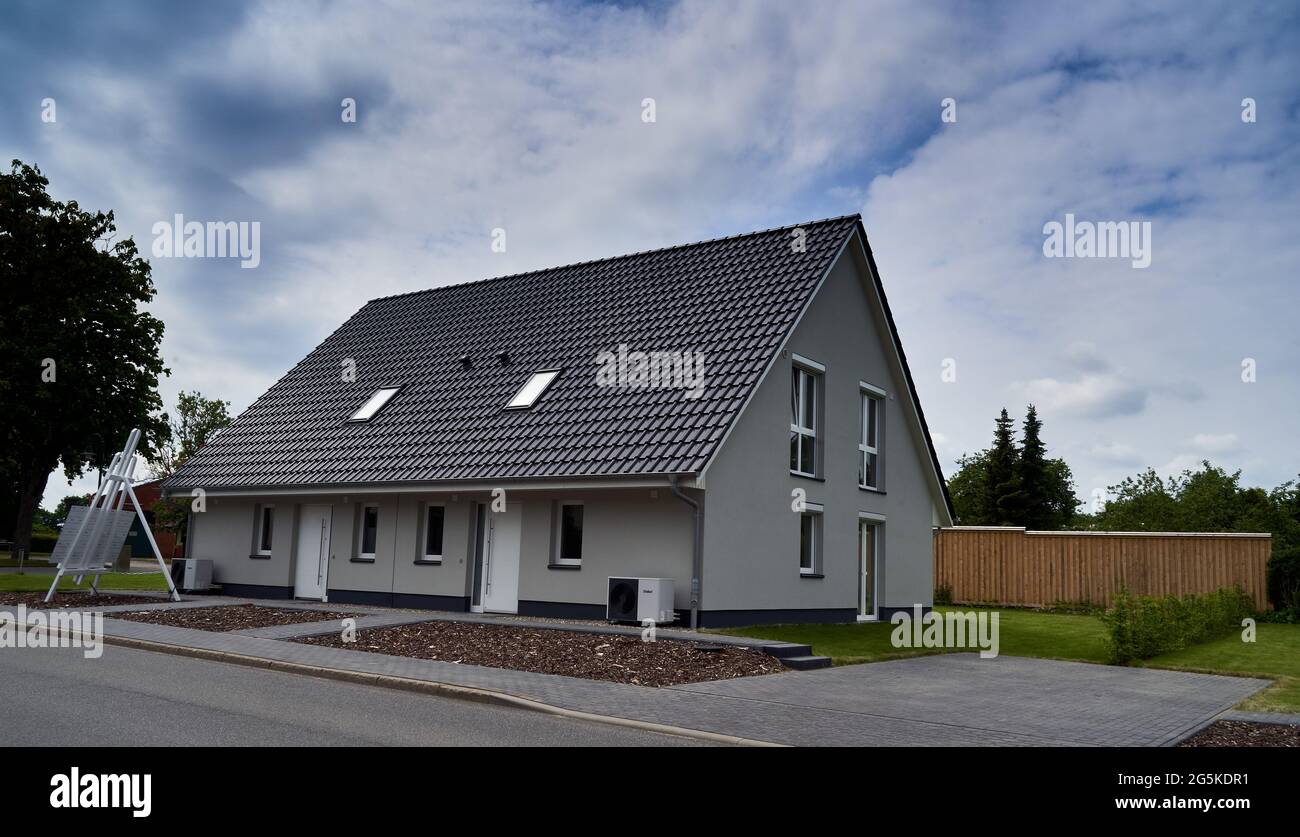 Simple semi-detached house for two families in Germany equipped with ...