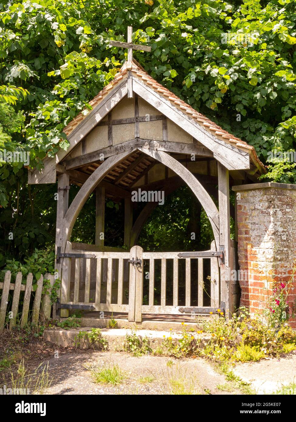The lychgate to St Peter's Church, Bruisyard, Suffolk Stock Photo - Alamy