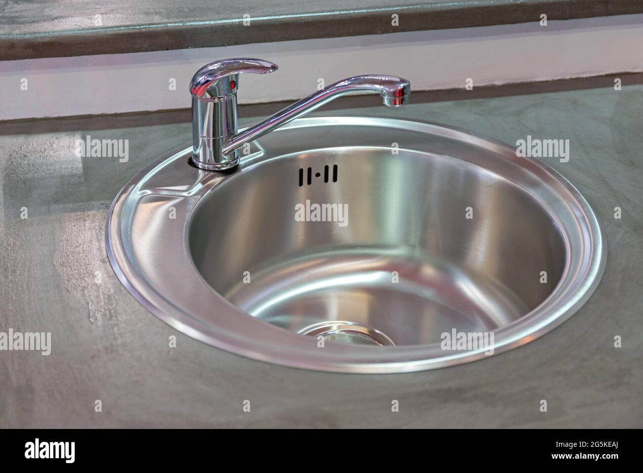Small Round Stainless Steel Sink at Kitchen counter Stock Photo - Alamy