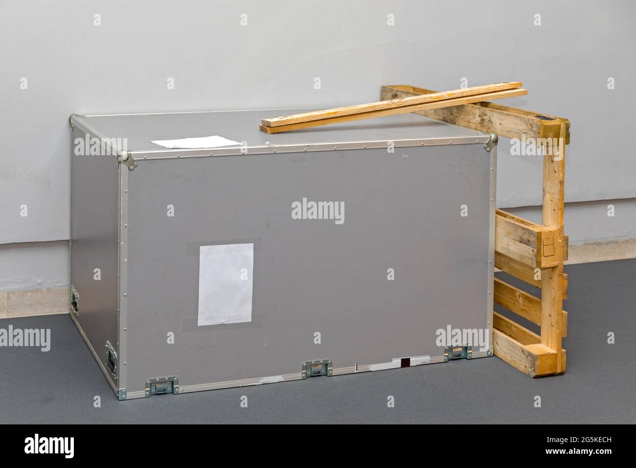 Big and Strong Shipping Delivery Box Safety Package Stock Photo - Alamy