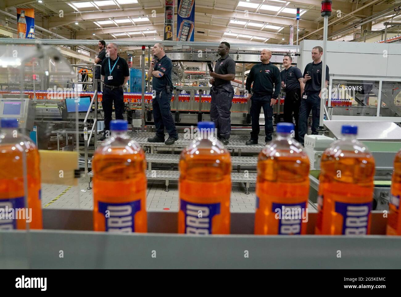 Queen elizabeth ii britain factory hi-res stock photography and images ...