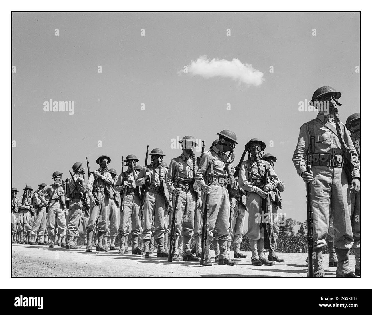 Gas masks drill ww2 1940s hi-res stock photography and images - Alamy