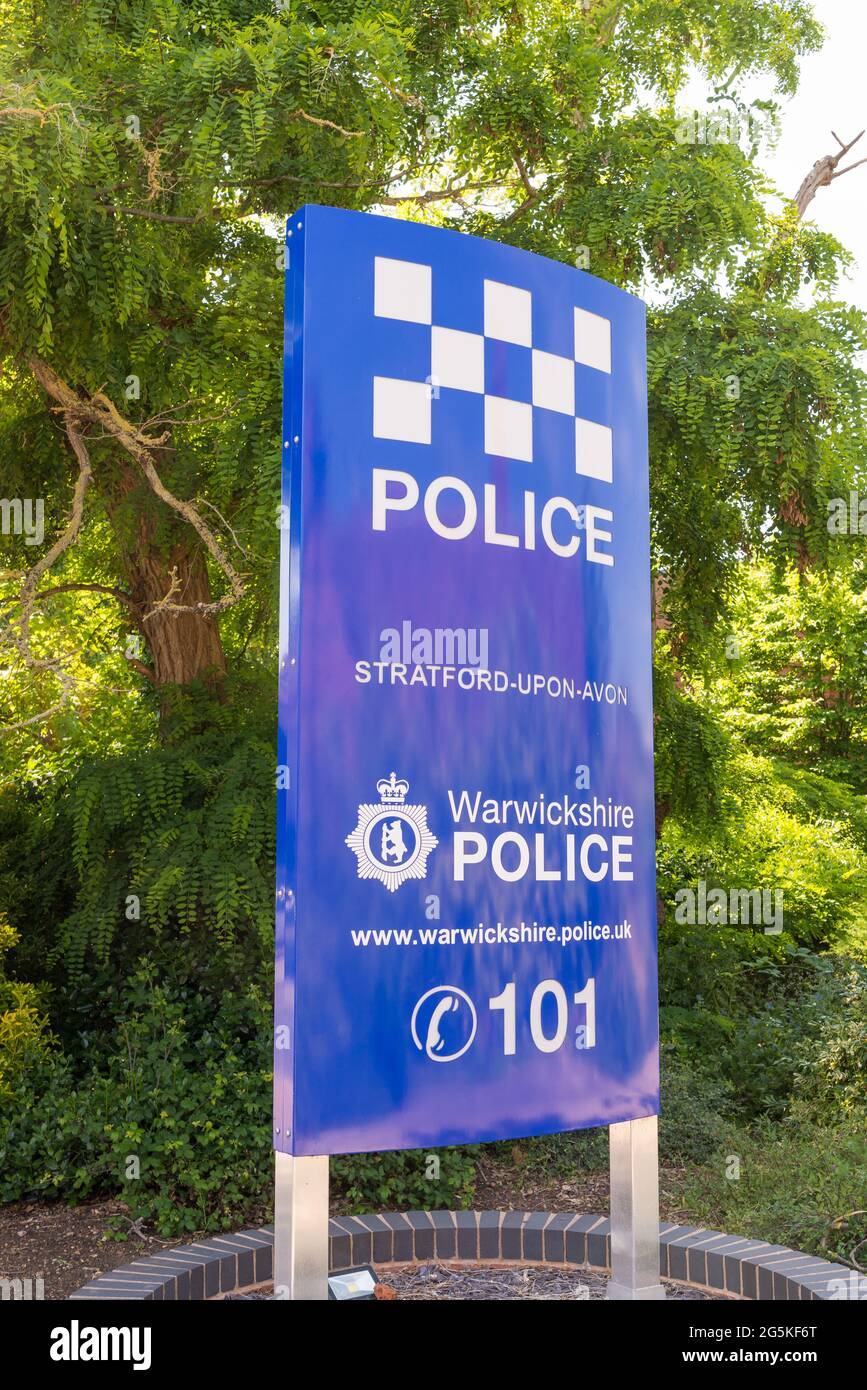 Police station sign uk hi-res stock photography and images - Alamy