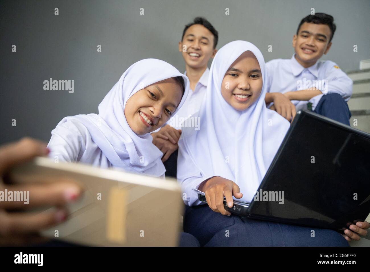 School girl uniform selfie hi-res stock photography and images - Alamy