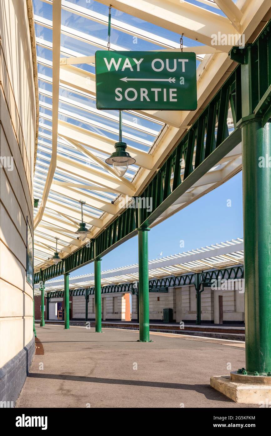Way out sign Folkestone Harbour railway station Stock Photo - Alamy