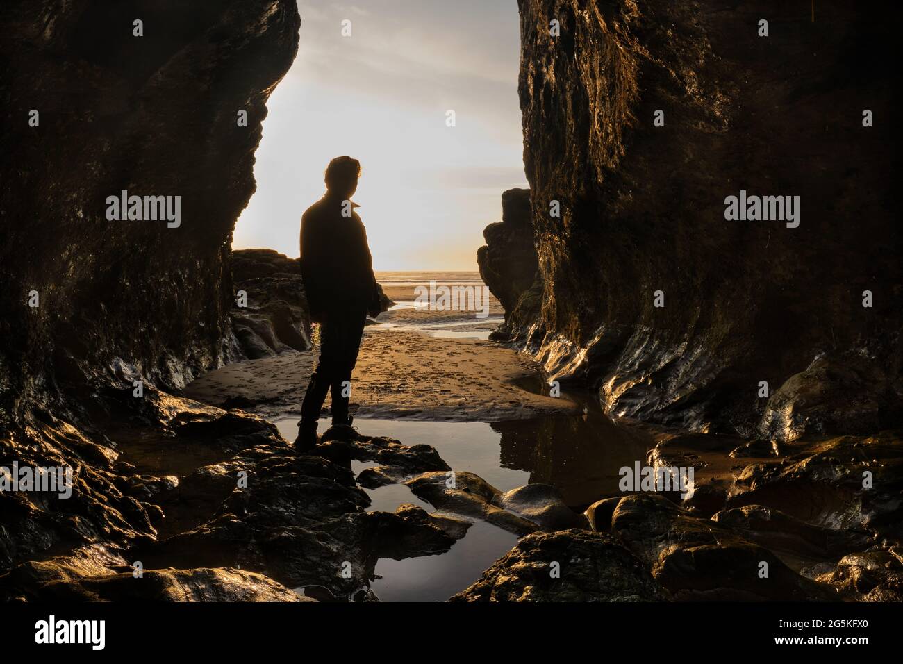 Man exploring cave hi-res stock photography and images - Alamy