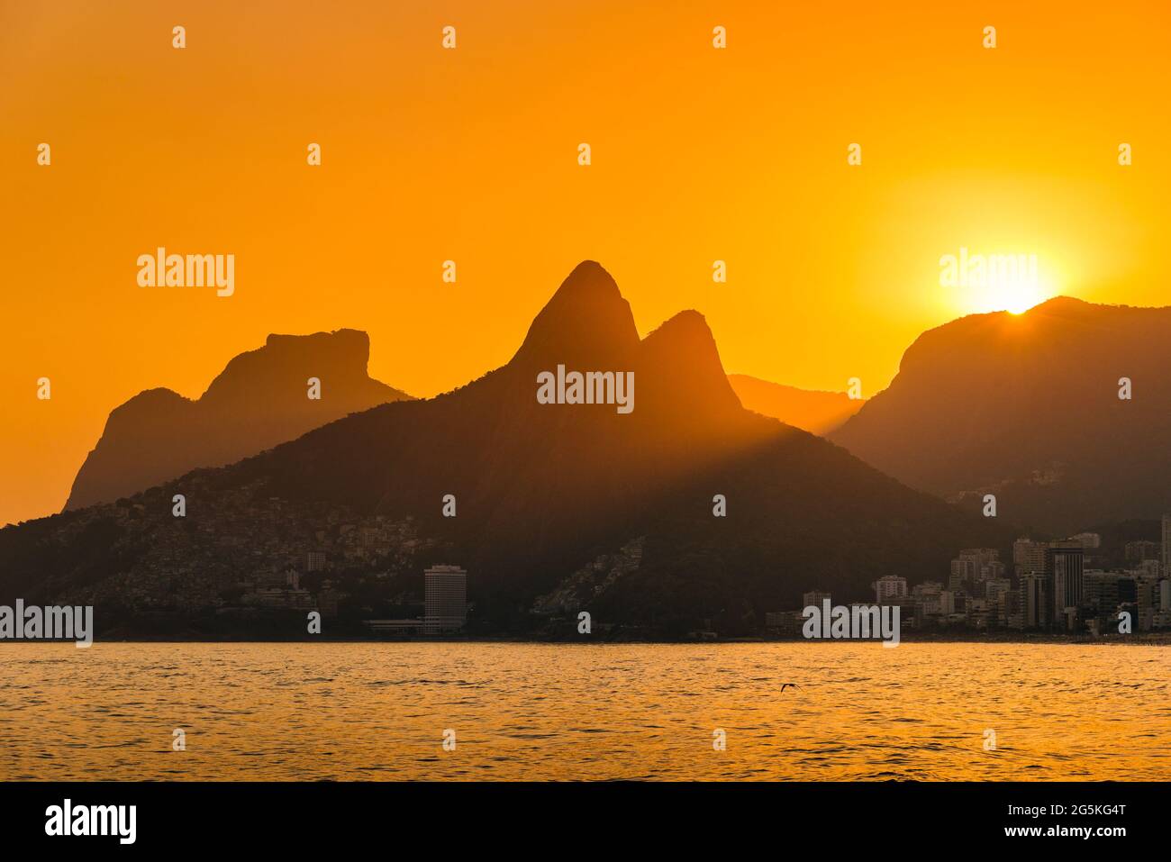 Sunrise behind mountain beach hi-res stock photography and images - Alamy